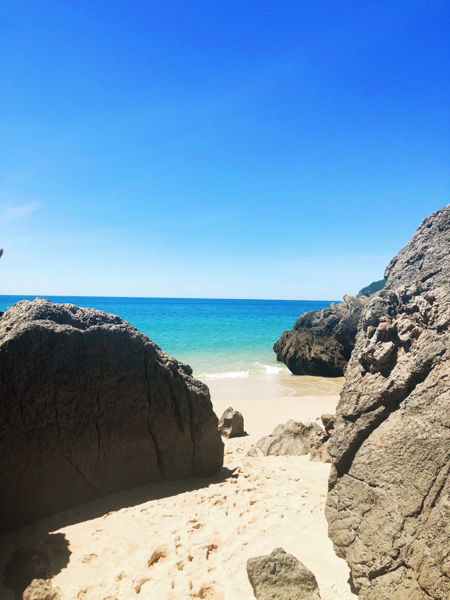 Find this hidden beach in Portugal: Praia dos Galapos – Meg Straight Up